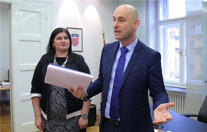 PRIMOPREDAJA Žalac od Tolušića preuzela Ministarstvo regionalnoga ...