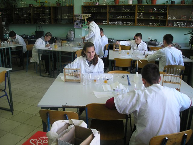 Dr. sc. Tomislav Portada održao kemičarsku radionicu za križevačke ...