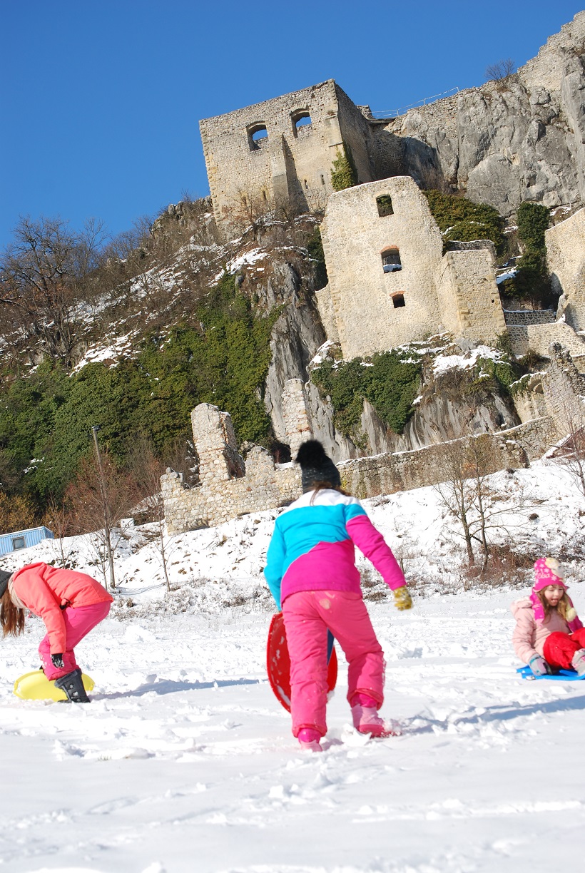 KALNIČKA ZIMSKA IDILA Skijanje, sanjkanje, penjanje – zima u Kalniku ...