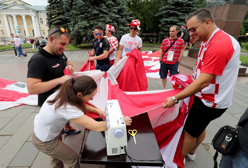 Nižnji Novgorod: Lokalna krojačica spaja hrvatsku zastavu s kojom će ...