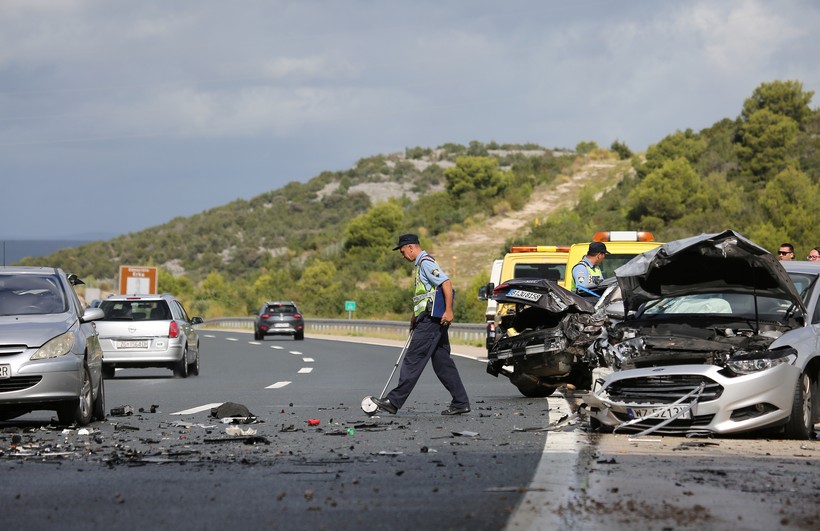 🎦 U teškom sudaru tri automobila ozlijeđene četiri osobe – Prigorski.hr