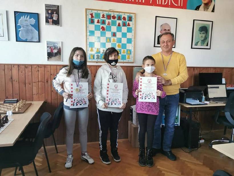 Šahistice Osnovne škole „Grigor Vitez“ osvojile zlato – Prigorski.hr