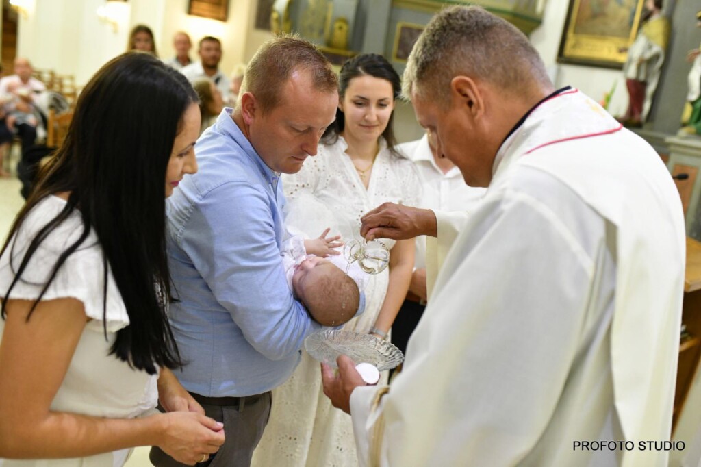 SAKRAMENT KRŠTENJA Krštena je mala Eva – Prigorski.hr