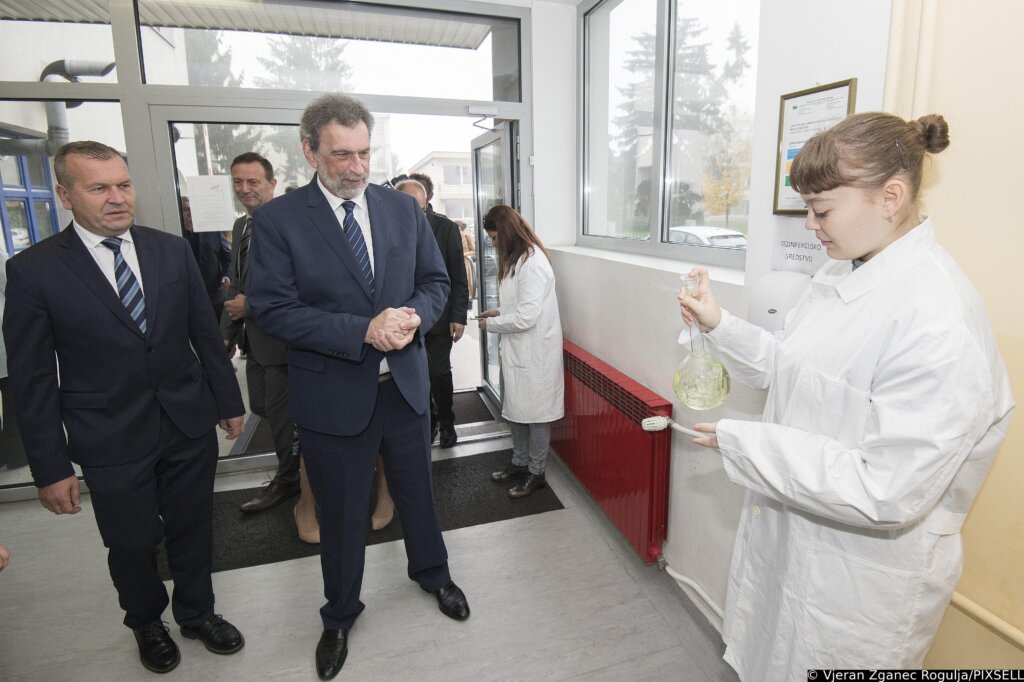 Ministar Fuchs posjetio Centar izvrsnosti Varaždinske županije ...