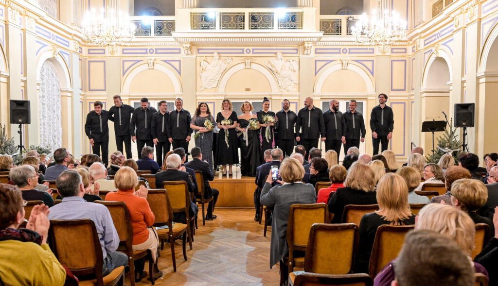 [FOTO] Gala koncert Hrvatskog vokalnog ansambla Sv. Blaž oduševio ...