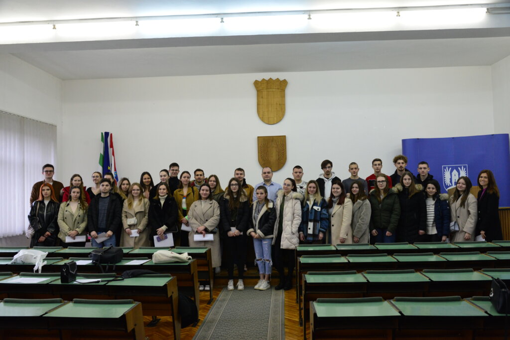 Vrbovečkim učenicima i studentima dodijeljene stipendije, ove su godine povećani iznosi ...