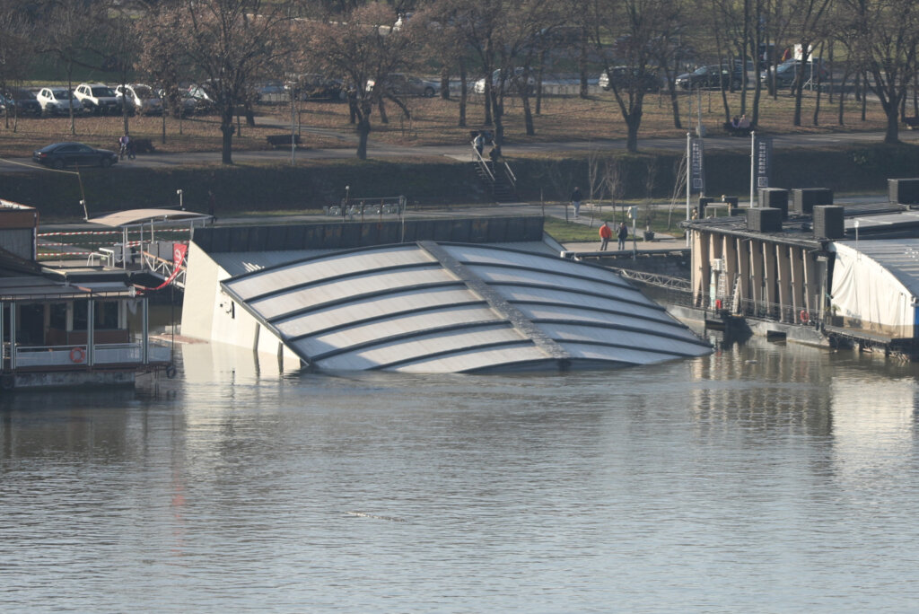Beogradski splav uskoro će skroz potonuti – Prigorski.hr