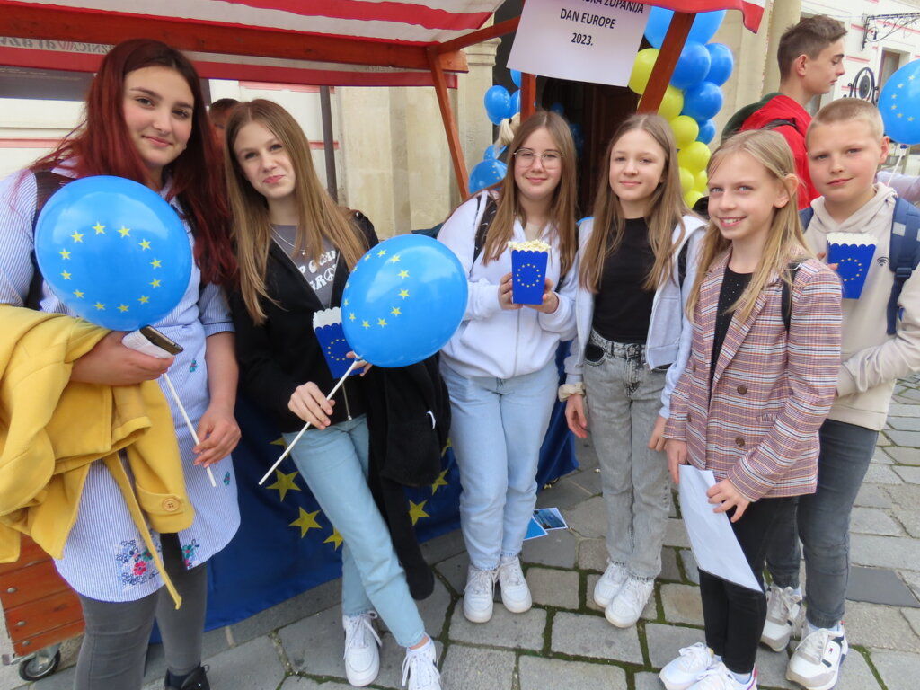 [FOTO] Podjelom promotivnih i informativnih materijala u Varaždinu ...