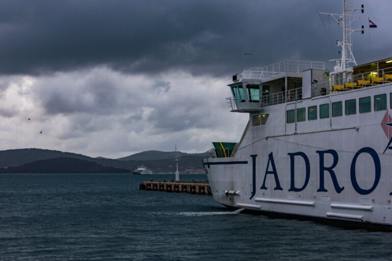 Jadrolinijin brod “Oliver” plovit će prema Veloj Luci – Prigorski.hr