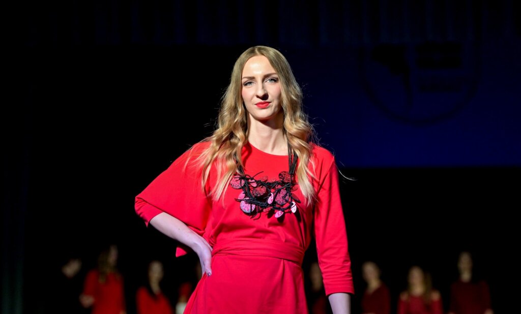 [FOTO] Održana javnozdravstvena akcija „Dan crvenih haljina“; Kiđemet-Piskač: Moždani udar može ...