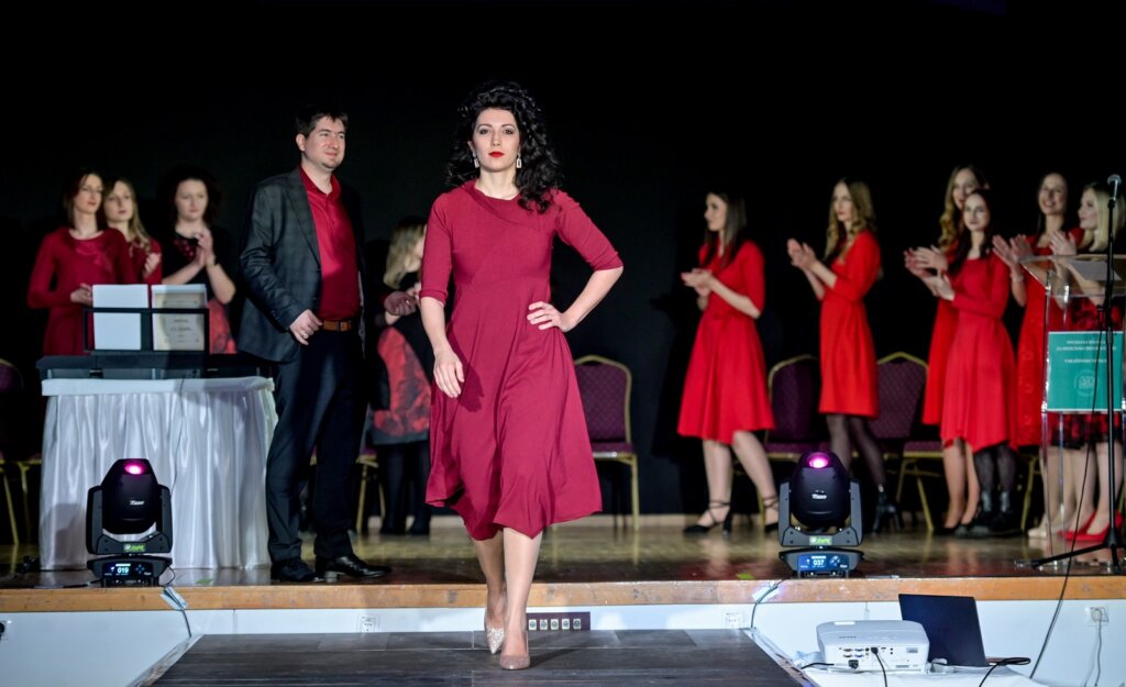 [FOTO] Održana javnozdravstvena akcija „Dan crvenih haljina“; Kiđemet-Piskač: Moždani udar može ...