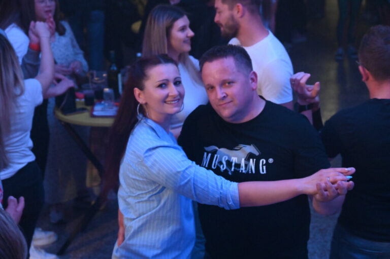 [FOTO/VIDEO] Durovi i molovi, izmjenjuju se akordi, u Rakovcu sviraju ...