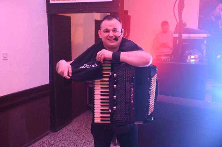 [FOTO/VIDEO] Durovi i molovi, izmjenjuju se akordi, u Rakovcu sviraju ...