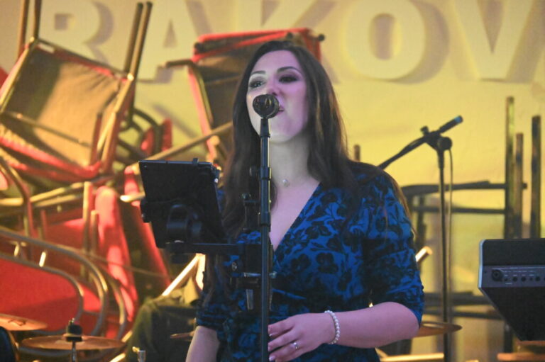 [FOTO/VIDEO] Durovi i molovi, izmjenjuju se akordi, u Rakovcu sviraju ...