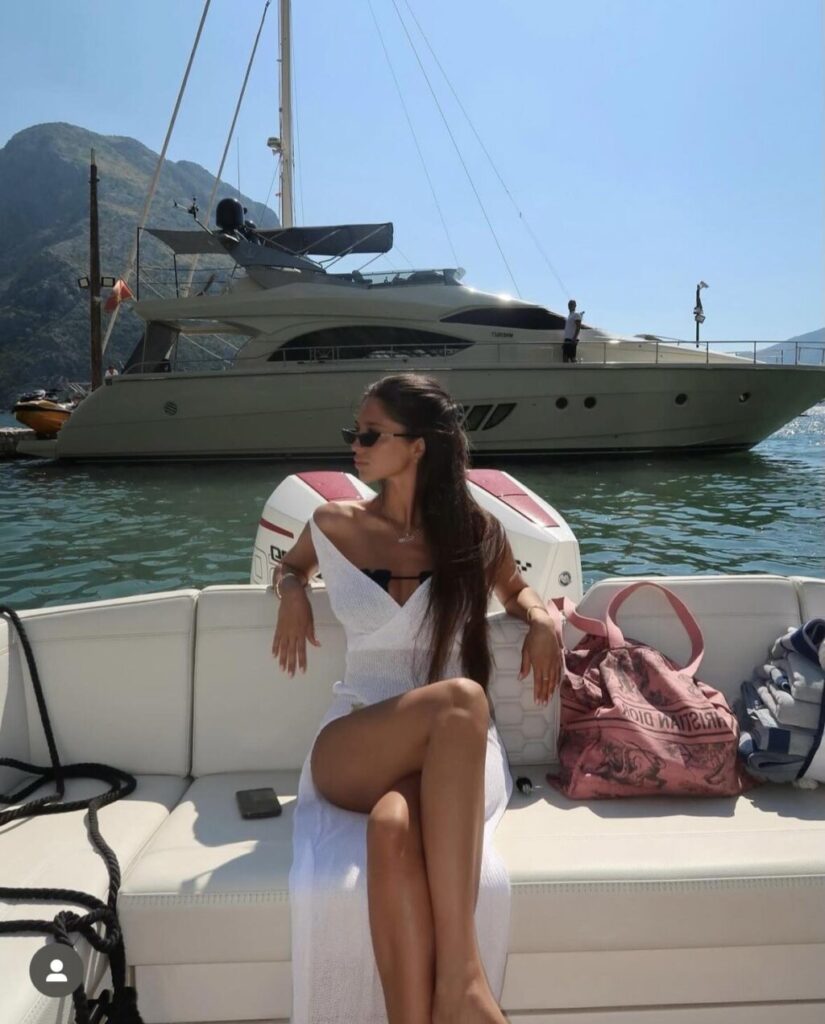 Kćer popularnog pjevača uživa u Crnoj Gori, a Haris Džinović dolazi u ...