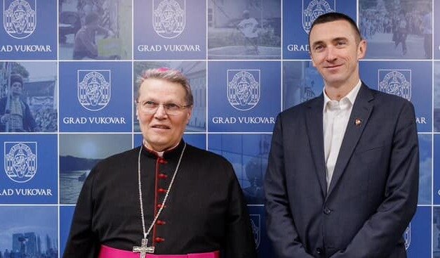 Penava primio mons. Hranića: Dobra skrb Grada Vukovara o obnovi ...