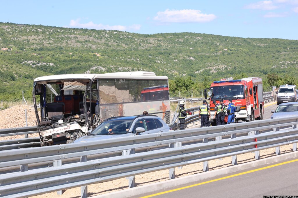 U sudaru dva autobusa na A1 dvanaest osoba lakše ozlijeđeno – Prigorski.hr