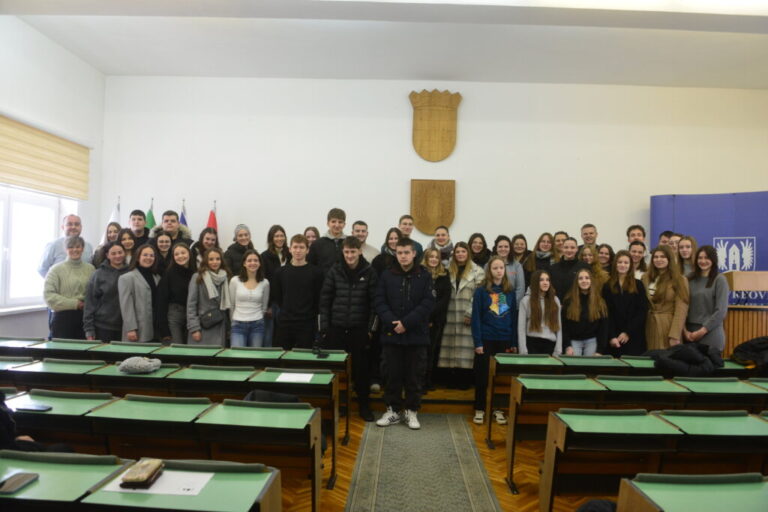 [FOTO] Grad Vrbovec za stipendije učenicima i studentima osigurao 84 ...