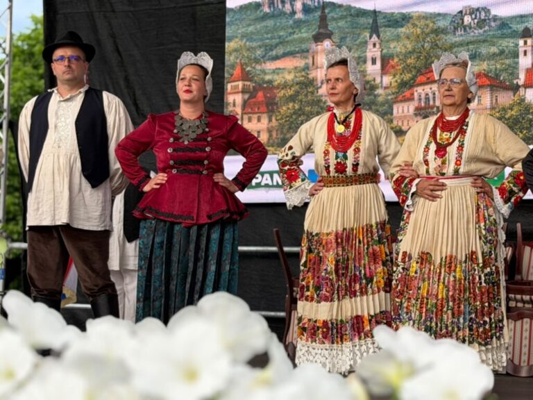 [FOTO] SPRAVIŠČE Folklorno predvečerje KUD-a Prigorje Križevci ...